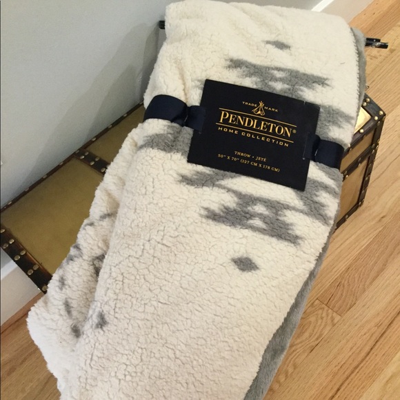 Pendleton | Bedding | Pendleton Throw | Poshmark